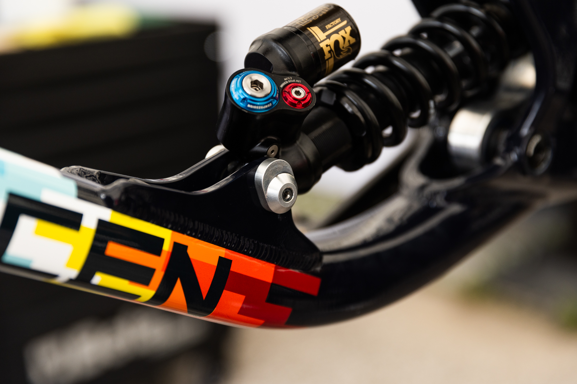 Chippin' on Saracen Myst - PIT BITS - Val di Sole World Cup Downhill - Mountain Biking Pictures ...